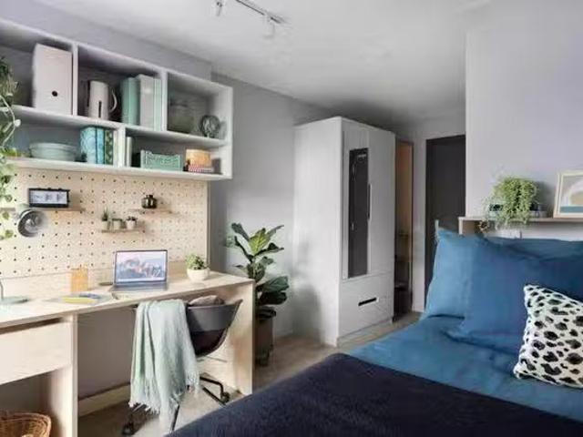 Nice 1 Room Bridle Works 5 Bed Standard Ensuite