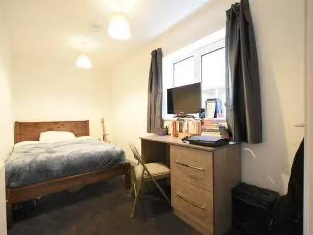 Cheap 1 Room Entire Place·5B2B···53a Frederick Road, Selly Oak.