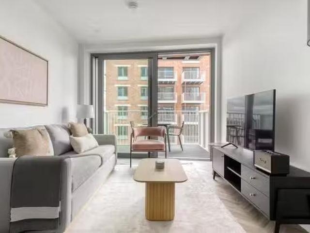 Nice 1 Room Skyline Apartments, Gillender St, Aberfeldy Villag.