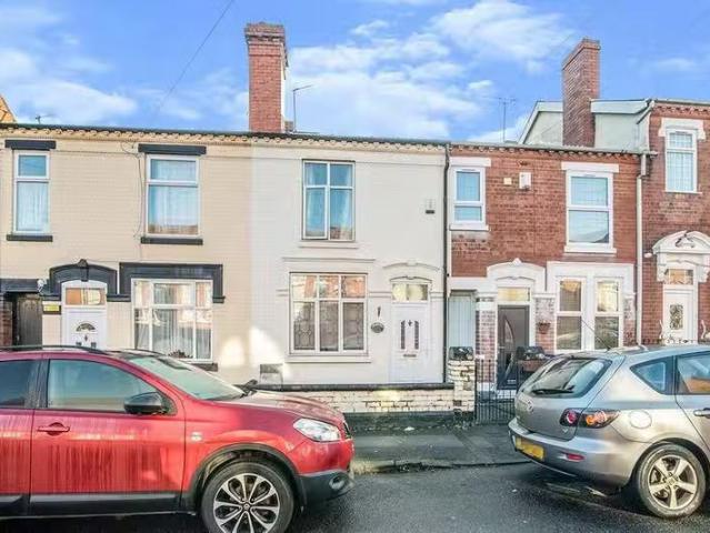 New 2 BA 3 bedroom Mid Terrace House to rent, Trinity Street.