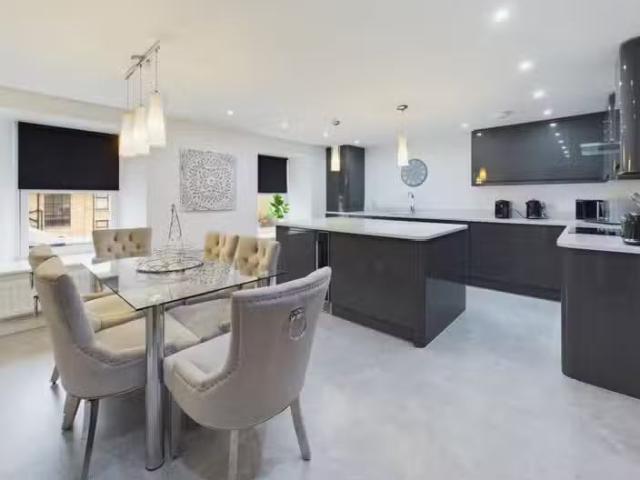 Cozy 2 BA 3 bedroom apartment for rent in First Floor apartmen.