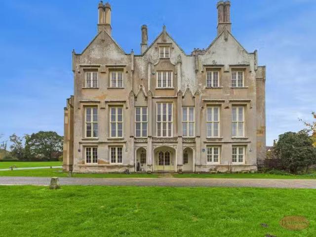 New 2 BA 3 bedroom apartment for rent in Hurn, BH23