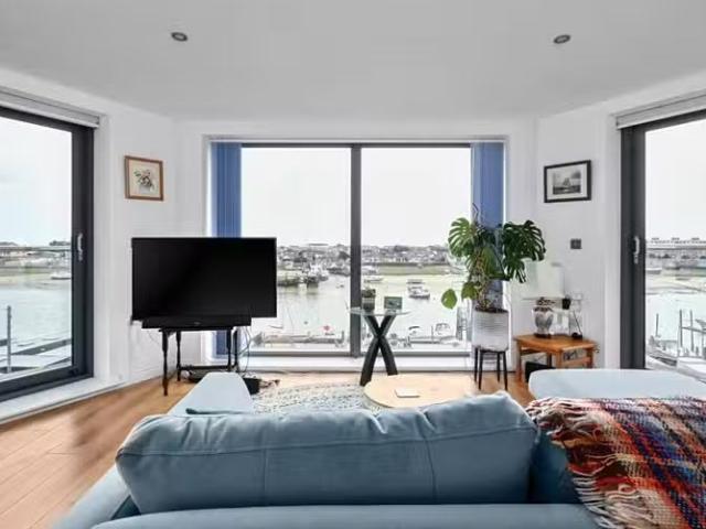 Cheap 2 BA 3 bedroom apartment for rent in Mariner Point, 83 B.