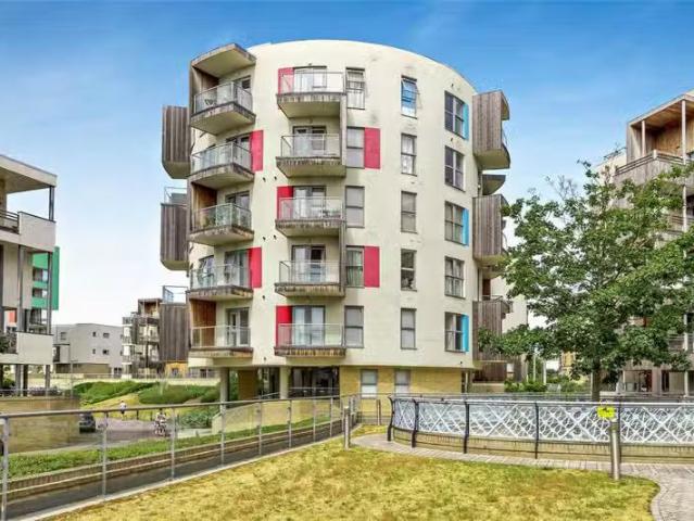 Rental! 2 BA 3 bedroom duplex for rent in Glenalmond Avenue, C.