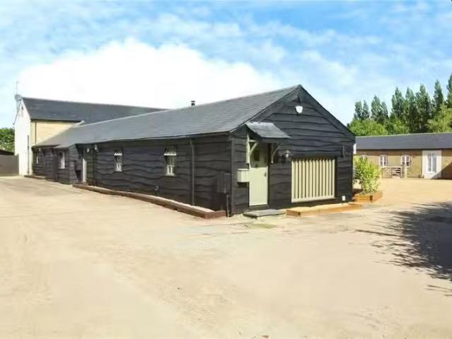 Just in! 2 BA 3 bedroom End Terrace House to rent, Thurleigh R.
