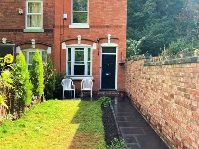Just in! 2 BA 3 bedroom end of terrace house for rent in Aldwy.