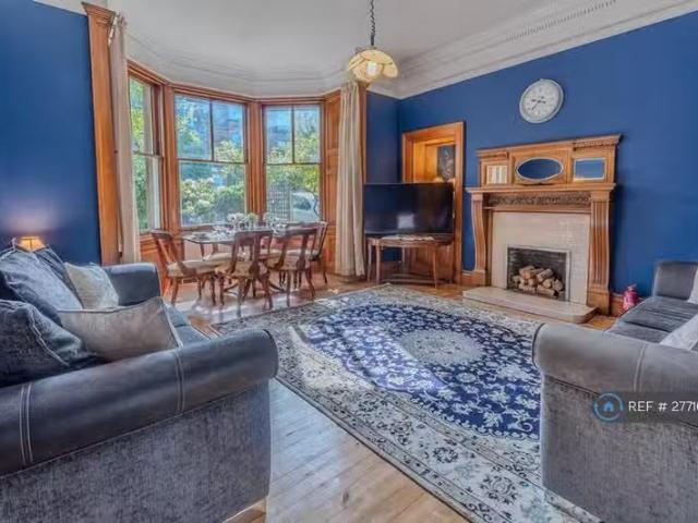 Deal! 2 BA 3 bedroom flat for rent in Nile Grove, Edinburgh, E.