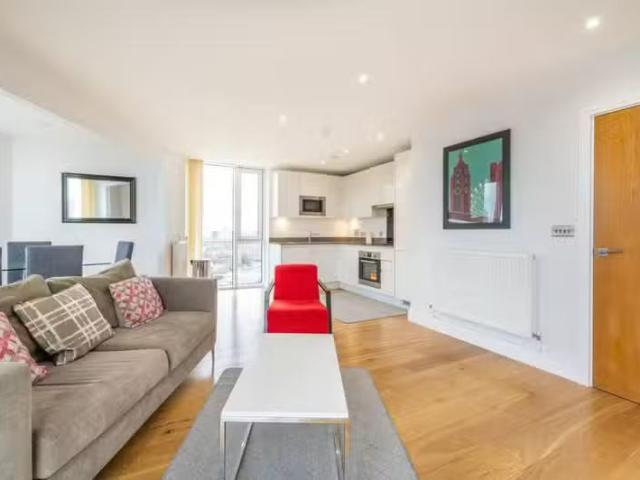 Unique 2 BA 3 bedroom flat for rent in Sky View Tower, Stratfo.