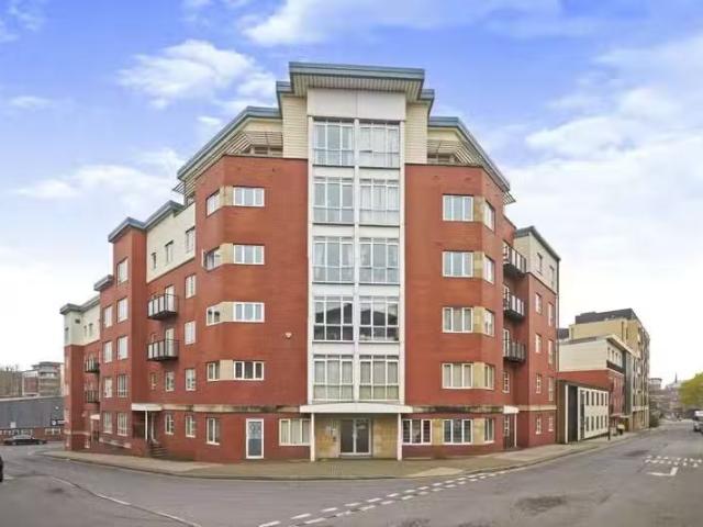 Just in! 2 BA 3 bedroom flat for rent in Townsend Way, Birming.