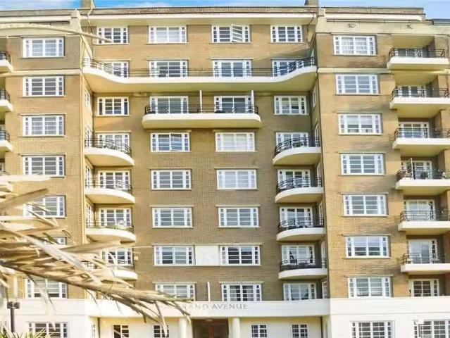 Nice 2 BA 3 bedroom Flat to rent, Grand Avenue, Hove, BN3 £2.