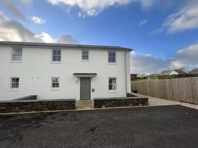 For Rent! 2 BA 3 bedroom house for rent in Bee Farm Mews, Sout.