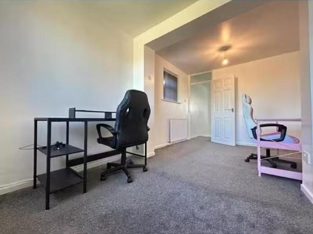 Cheap 2 BA 3 bedroom house for rent in Cv2 2jd, CV2