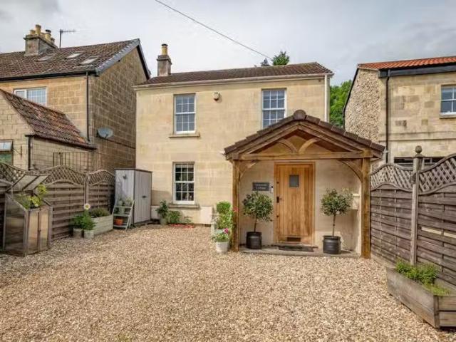 Deal! 2 BA 3 bedroom house for rent in Wells Road, Corston, BA2