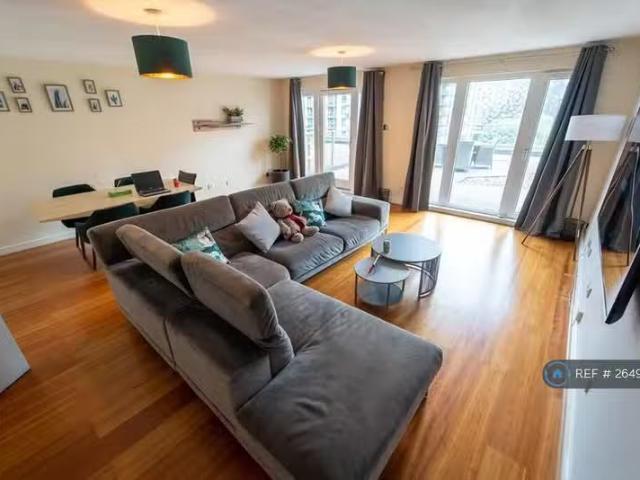 For Rent! 2 BA 3 bedroom penthouse for rent in The Mailbox, Bi.