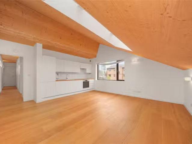 Deal! 2 BA 3 bedroom property to let in Chobham Road, London.