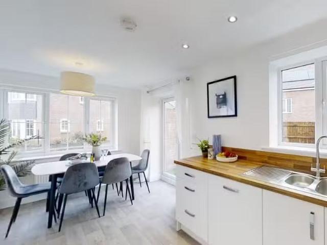 For Rent! 2 BA 3 bedroom semi detached house for rent in Braun.