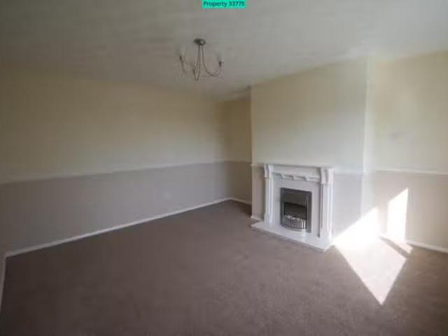 Just in! 2 BA 3 bedroom semi detached house for rent in Oxley.