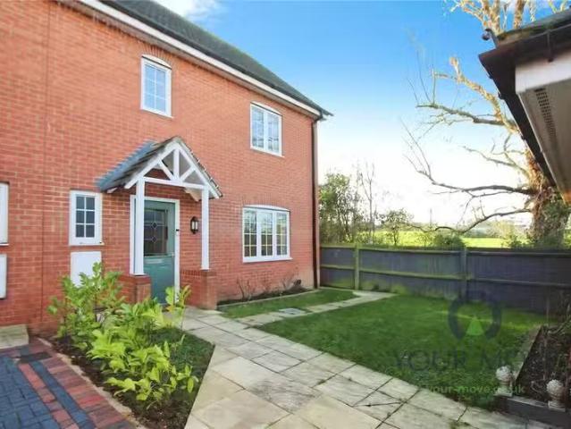 Cheap 2 BA 3 bedroom Semi Detached House to rent, Chamberlain.