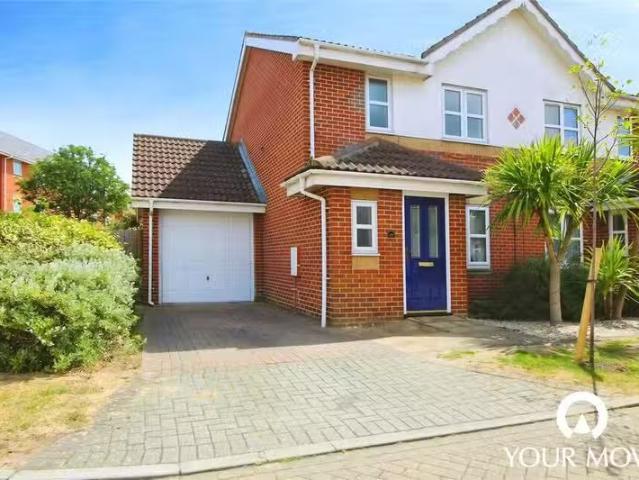 Unique 2 BA 3 bedroom Semi Detached House to rent, Goldcrest D.