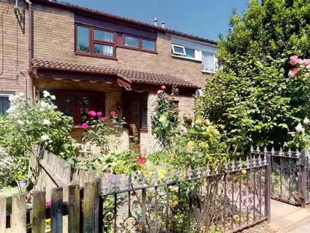 Cheap 2 BA 3 bedroom terraced house for rent in New Spring Str.