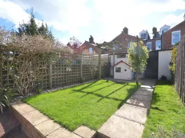 Deal! 2 BA 3 bedroom terraced house for rent in Exeter, Devon.