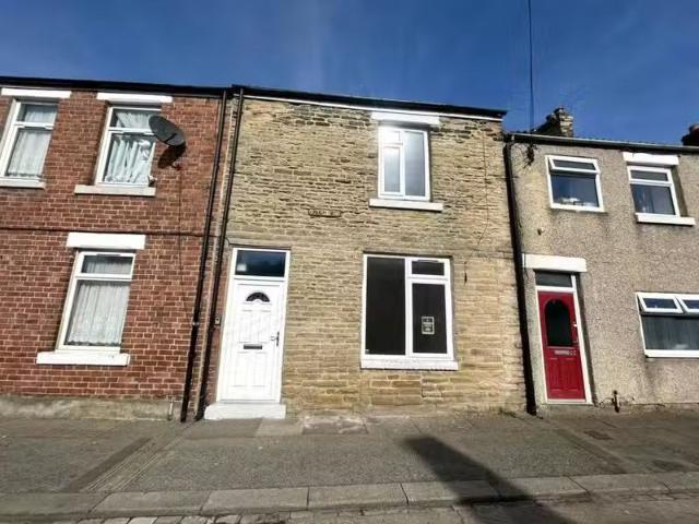 For Rent! 2 BA 3 bedroom terraced house for rent in High Stree.