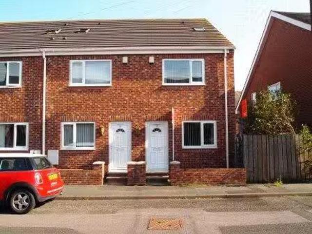 Deal! 2 BA 3 bedroom terraced house for rent in Littleburn Lan.