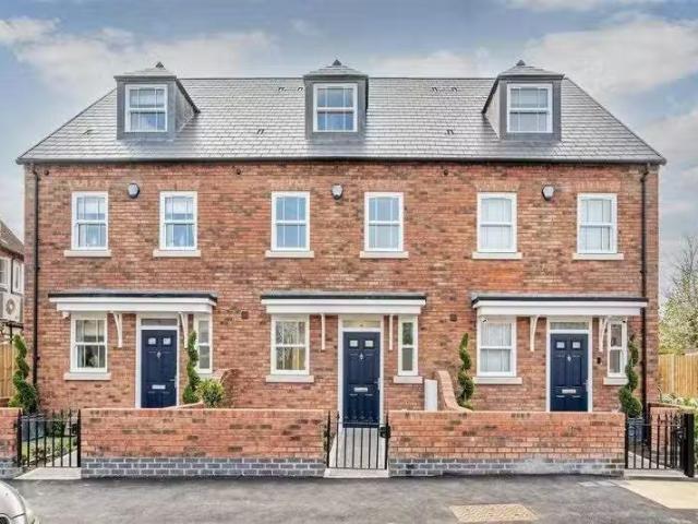 New 2 BA 3 bedroom terraced house for rent in Station Road, So.