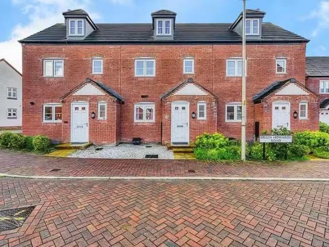 Cozy 2 BA 3 bedroom town house for rent in Green Howards Road.