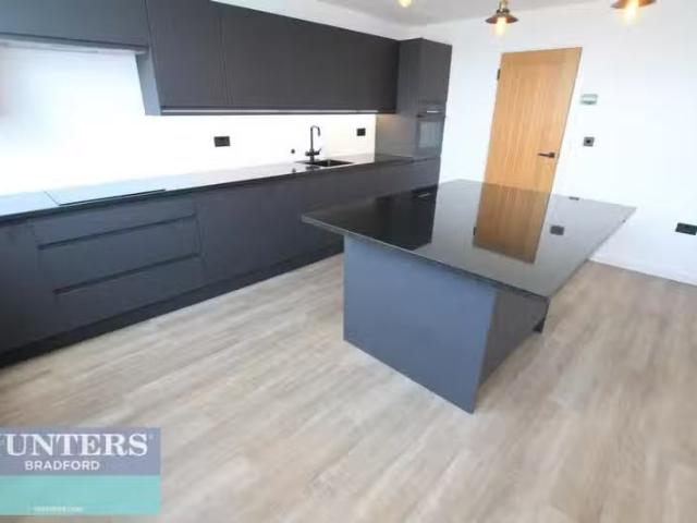 Nice 2 BA 1 bedroom apartment for rent in Clifford Street, Bra.