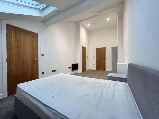 Deal! 2 BA 1 bedroom flat share for rent in Newhall Street, Bi.