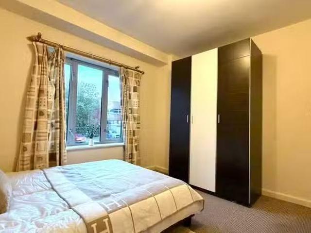 Just in! 2 BA 1 bedroom flat share for rent in Townsend Way, B.