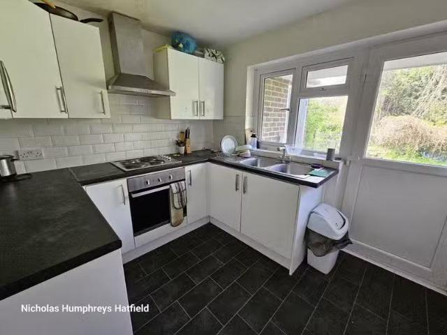 For Rent! 2 BA 1 bedroom house for rent in Stockbreach Close.