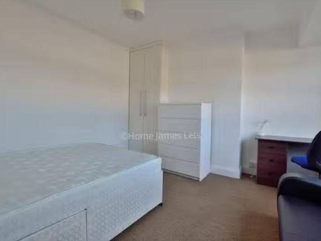 Just in! 2 BA 1 bedroom house share for rent in Medmerry Hill.