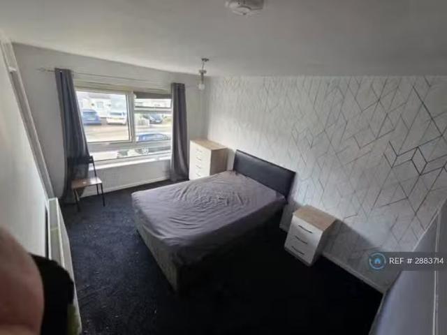 Just in! 2 BA 1 bedroom house share for rent in The Roundabout.