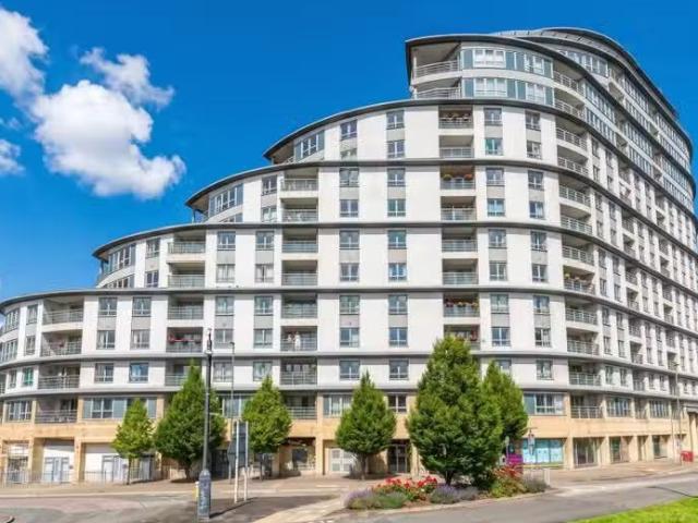 Nice 2 BA 2 bedroom apartment for rent in Woking, Surrey, GU22
