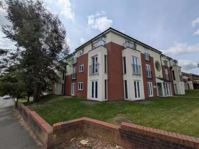 Nice 2 BA 2 bedroom apartment for rent in High Street, Shirley.