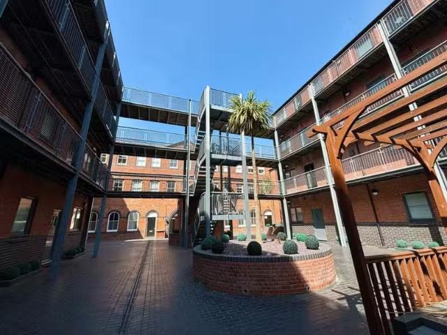 Cozy 2 BA 2 bedroom apartment for rent in Mint Drive, B18
