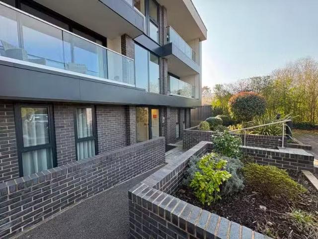 Charming 2 BA 2 bedroom apartment for rent in Swans Nest Lane.