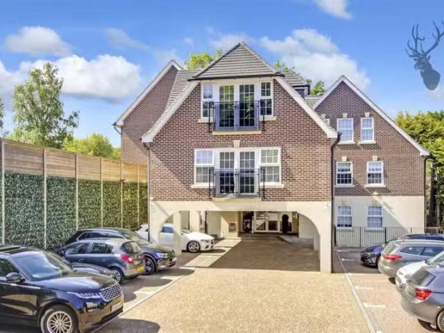 Unique 2 BA 2 bedroom apartment for rent in Station Way, Buckh.