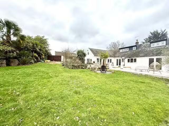 Rental! 2 BA 2 bedroom bungalow for rent in Bulls Cross Ride.