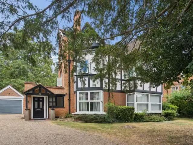 Cheap 2 BA 2 bedroom duplex for rent in Moss Lane, Pinner, HA5