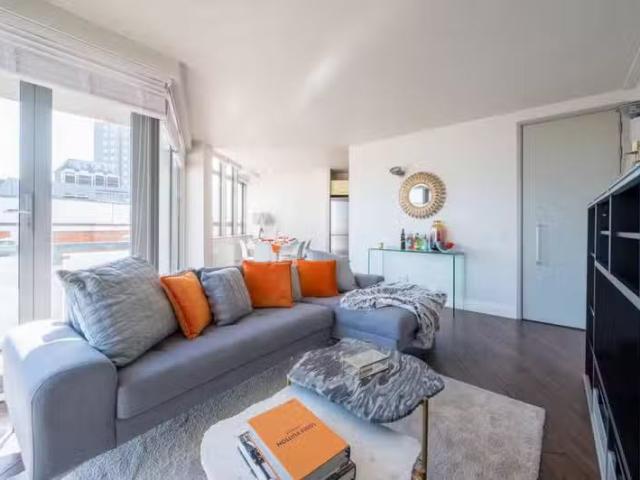 Unique 2 BA 2 bedroom flat for rent in City Road, Old Street.