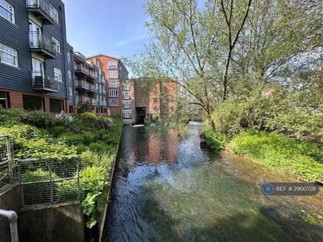 Unique 2 BA 2 bedroom flat for rent in Barton Mill Road, Cante.
