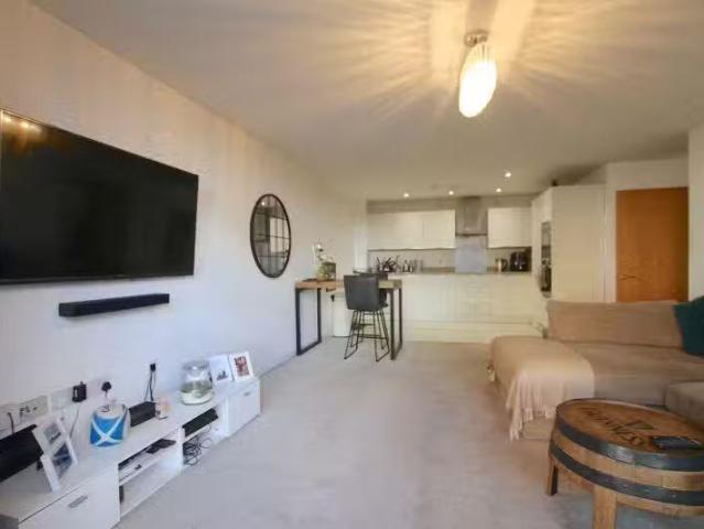 Just in! 2 BA 2 bedroom flat for rent in Ferry Court, Cardiff.