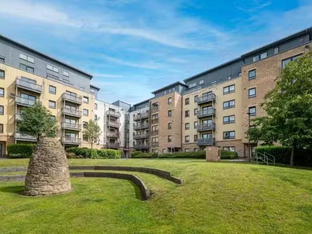 Deal! 2 BA 2 bedroom flat for rent in Hawkhill Close, Easter R.
