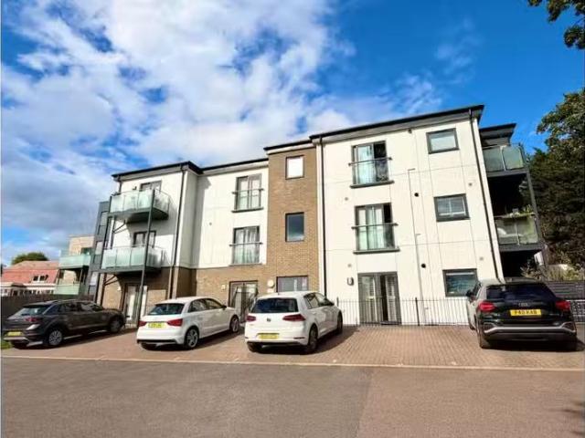 Just in! 2 BA 2 bedroom flat for rent in Hillbrow Road, Bromle.