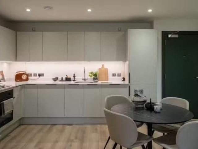 Deal! 2 BA 2 bedroom flat for rent in L407, Anchor Works, Dumb.