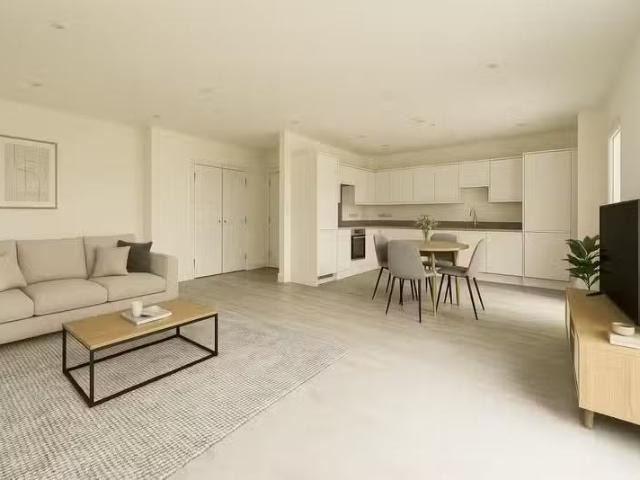Deal! 2 BA 2 bedroom flat for rent in Maybank Road, London, E18