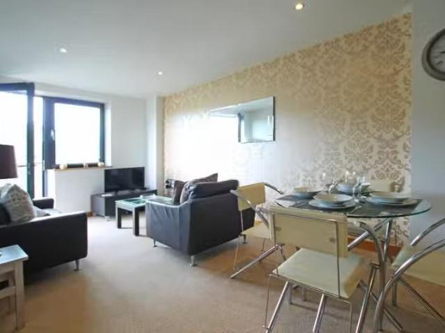 Nice 2 BA 2 bedroom flat for rent in Salts Mill Road, West Yor.